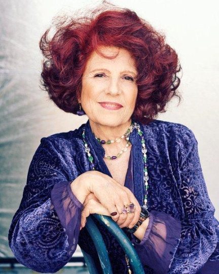 Dominique Knoll ist die neue Stimme im BAYERN 1 Talk „Die Blaue Couch ...